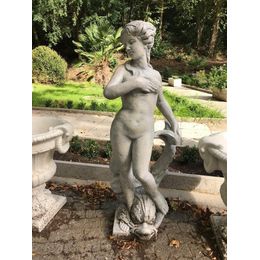 Casa Padrino Skulptur Jugendstil Gartendeko Skulptur / Statue Mädchen mit Delfin Antikstil Grau