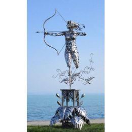Casa Padrino Skulptur FEHLER! Luxus Edelstahl Garten Skulptur Frau mit Bogen Silber 160 x 100 x H. 328 cm