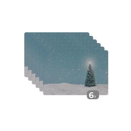 MuchoWow Platzset, Ein Weihnachtsbaum in einer verschneiten Landschaft und einem blauen