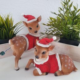 Aspinaworld Weihnachtsfigur Weihnachtsdeko Reh Figur mit Mütze und Pulli 2er Set 21 cm, braun