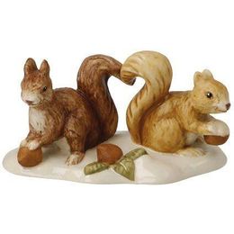 Goebel Weihnachtsfigur Tierfigur - Eichhörnchen auf Futtersuche, Höhe ca. 4 cm (1 St), Sammlerfigur, Weihnachtsdeko, Dekofigur aus Steingut, bunt