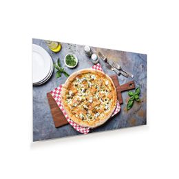 Primedeco Glasbild Wandbild Pizza auf Holzbrett mit Aufhängung