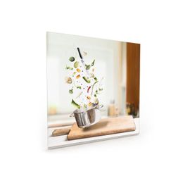Primedeco Küchenrückwand Küchenrückwand Spritzschutz Glas mit Motiv Gemüse in Topf fallend
