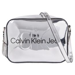 Calvin Klein Jeans Mini Bag SCULPTED CAMERA BAG18 MONO S, in angesagter Mirror-Metallic Optik, grau