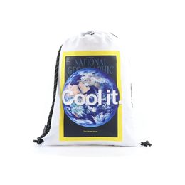 National Geographic Kulturbeutel Earth, aus recyceltem Polyester, weiß