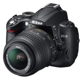 Spiegelreflexkamera D5000 - Schwarz + Nikon AF-S DX Nikkor 18-55mm f/3.5-5.6G VR f/3.5-5.6G