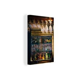 OneMillionCanvasses® OneMillionCanvasses® Leinwandbild Hängende Gläser in einer Bar