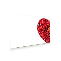 Primedeco Glasbild Wandbild Herz aus Beeren und Erdbeere mit Aufhängung