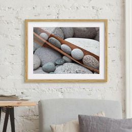 MICASIA Bild mit Rahmen - Stillleben mit grauen Steinen Größe HxB: 40cm x 55cm, Rahmen: Eiche