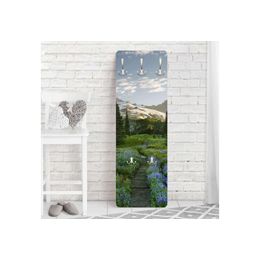 Bilderdepot24 Garderobenpaneel grün Wald Floral Landhaus Natur Himmel Bergblick Wiesenpfad Design (ausgefallenes Flur Wandpaneel mit Garderobenhaken Kleiderhaken hängend)