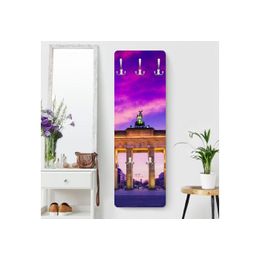 Bilderdepot24 Garderobenpaneel violett Städte Skyline Das ist Berlin! Design (ausgefallenes Flur Wandpaneel mit Garderobenhaken Kleiderhaken hängend)