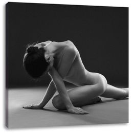 Pixxprint Leinwandbild Schöne sexy Frau macht Yoga