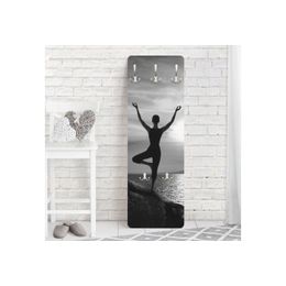 Bilderdepot24 Garderobenpaneel schwarz-weiß Natur Spirituell Sport Himmel Sterne Yoga Design (ausgefallenes Flur Wandpaneel mit Garderobenhaken Kleiderhaken hängend)