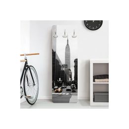 Bilderdepot24 Garderobenpaneel schwarz-weiß Städte Skyline Empire State Building Design (ausgefallenes Flur Wandpaneel mit Garderobenhaken Kleiderhaken hängend)