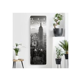 Bilderdepot24 Garderobenpaneel schwarz-weiß Schwarz Weiß Städte Skyline Manhattan Skyline Design (ausgefallenes Flur Wandpaneel mit Garderobenhaken Kleiderhaken hängend)