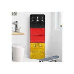 Bilderdepot24 Garderobenpaneel Design Sport Steinoptik Germany Woodwall (ausgefallenes Flur Wandpaneel mit Garderobenhaken Kleiderhaken hängend)