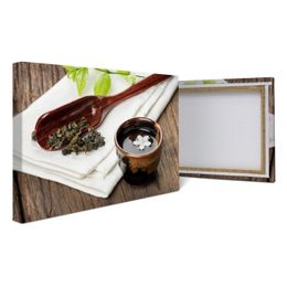 wandmotiv24 Leinwandbild Eine Tasse Tee auf Holzbrett