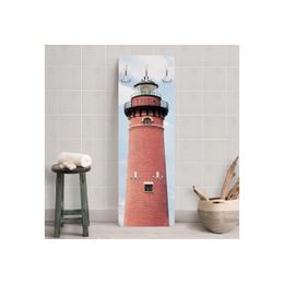 Bilderdepot24 Garderobenpaneel rot Natur Strand Meer Roter Leuchtturm vor Himmelblau Design (ausgefallenes Flur Wandpaneel mit Garderobenhaken Kleiderhaken hängend)