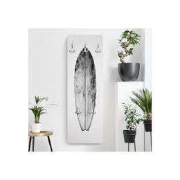 Bilderdepot24 Garderobenpaneel schwarz-weiß Sport Surfboard Design (ausgefallenes Flur Wandpaneel mit Garderobenhaken Kleiderhaken hängend)
