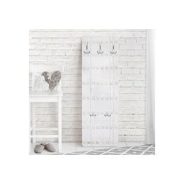 Bilderdepot24 Garderobenpaneel Design Holzoptik Bretteroptik Mediterrane weiße Holztür (ausgefallenes Flur Wandpaneel mit Garderobenhaken Kleiderhaken hängend)