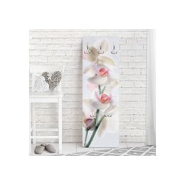 Bilderdepot24 Garderobenpaneel Design Blumen Floral Zerbrechliche Orchidee (ausgefallenes Flur Wandpaneel mit Garderobenhaken Kleiderhaken hängend)