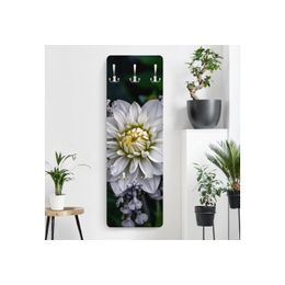 Bilderdepot24 Garderobenpaneel schwarz Blumen Floral Weiße Dahlie Design (ausgefallenes Flur Wandpaneel mit Garderobenhaken Kleiderhaken hängend)