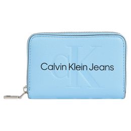 Calvin Klein Jeans Geldbörse SCULPTED MED ZIP AROUND MONO, mit großflächigem Markenlogo vorne, blau