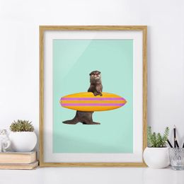 MICASIA Bild mit Rahmen - Jonas Loose - Otter mit Surfbrett Größe HxB: 24cm x 18cm, Rahmen: Eiche