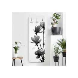 Bilderdepot24 Garderobenpaneel schwarz-weiß Botanik Tropisch Frühlingsbote Magnolie Design Design (ausgefallenes Flur Wandpaneel mit Garderobenhaken Kleiderhaken hängend)