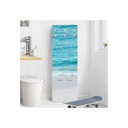 Bilderdepot24 Garderobenpaneel türkis Natur Strand Meer Sanfte Wellen in Malibu Design (ausgefallenes Flur Wandpaneel mit Garderobenhaken Kleiderhaken hängend)