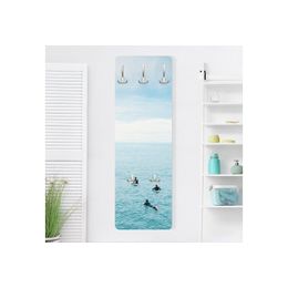 Bilderdepot24 Garderobenpaneel blau Natur Sport Strand Meer Meeresflaute Design (ausgefallenes Flur Wandpaneel mit Garderobenhaken Kleiderhaken hängend)