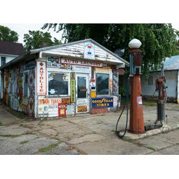 papermoon Fototapete "Old Vintage Retro Gas Station" Tapeten Gr. B/L: 4 m x 2,6 m, Bahnen: 8 St., bunt (mehrfarbig) Fototapeten