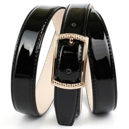 Anthoni Crown Damen Lederg&uuml;rtel Schmaler Lacklederg&uuml;rtel mit goldfarbener Schlie&szlig;e schwarz 85