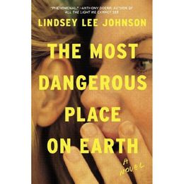 Penguin Random House The Most Dangerous Place on Earth - Lindsey Lee Johnson, Kartoniert (TB)