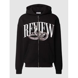 Review Sweatjacke mit Label-Motiv-Print