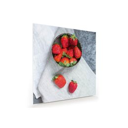 Primedeco Glasbild Wandbild Quadratisch Erdbeeren im Topf mit Aufhängung