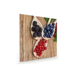 Primedeco Glasbild Wandbild Quadratisch Beeren auf Holztisch mit Aufhängung