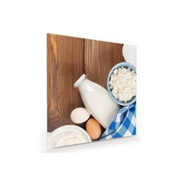 Primedeco Glasbild Wandbild Quadratisch Milchprodukte auf Holztisch mit Aufhängung