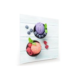 Primedeco Glasbild Wandbild Quadratisch Heidelbeere und Erdbeereis mit Aufhängung