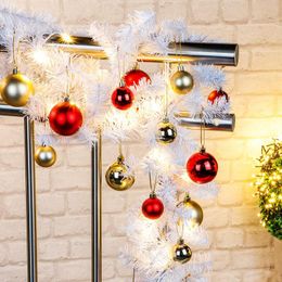 Spetebo Weihnachts-Girlande mit Lichterkette und Christbaumkugeln - weiß / 5 m - Künstliche Tannen Deko Girlande warm weiß beleuchtet für Außen