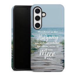 DeinDesign Galaxy S24 Handy Panzer Handyh&uuml;lle robuste Outdoor H&uuml;lle Schutzh&uuml;lle matt Spruch Beach Statement Tough Case