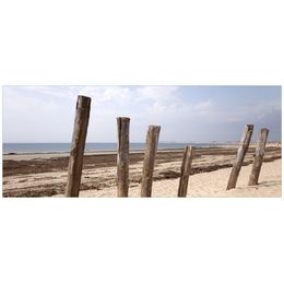 Wallario Acrylglasbild, Sandstrand mit Holzpfählen am Atlantischen Ozean
