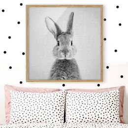Bilderwelten Bild mit Rahmen Tiere schwarz weiss Motiv inkl. Rahmung - Hase Hilbert Schwarz Wei&szlig; - Deko Kinderzimmer Baby M&auml;dchen Jungen