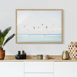 Bild mit Rahmen Kitesurfer auf dem Meer - gerahmte Wandbilder Print Natur Sport Strand Wohnzimmer Flur Schlafzimmer Blau