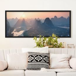 Bilderwelten Bild mit Rahmen Natur gelb Motiv inkl. Rahmung - Sonnenaufgang in Berglandschaft - Berg Wohnzimmer Schlafzimmer
