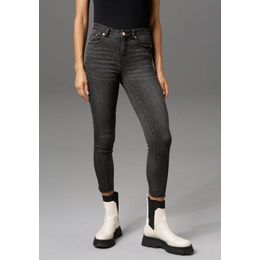 Aniston CASUAL Skinny-fit-Jeans regular waist - mit ausgefransten Beinabschluss, schwarz