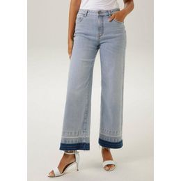 Aniston CASUAL Straight-Jeans mit trendiger Waschung am leicht ausgefranstem Saum, blau