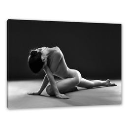 Pixxprint Leinwandbild sexy Frau macht Yoga