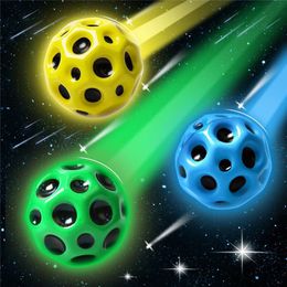 RefinedFlare Hüpfball 3er-Pack hochspringende Lochball-Weltraumbälle