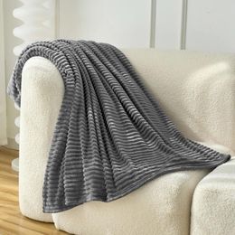 WOLTU - Kuscheldecke Fleecedecke Flanell Decke Sofadecke Einfarbig Wohndecken Couchdecke warme Decke mit Streifenmuster Überwurf für Bett Couch,